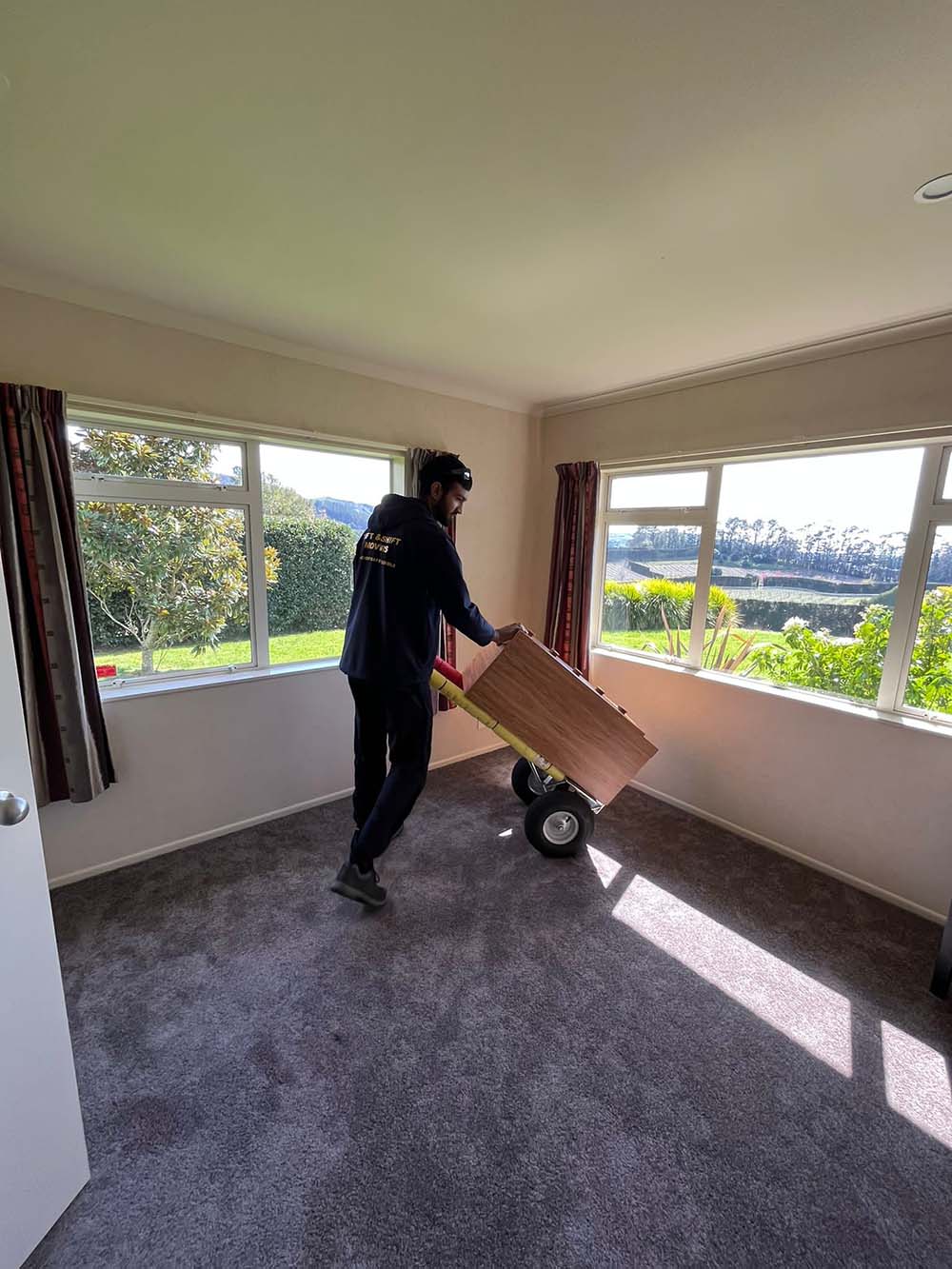 Moving Company in Tauranga, NZ | Furniture Movers in Tauranga | Lift & Shift Movers