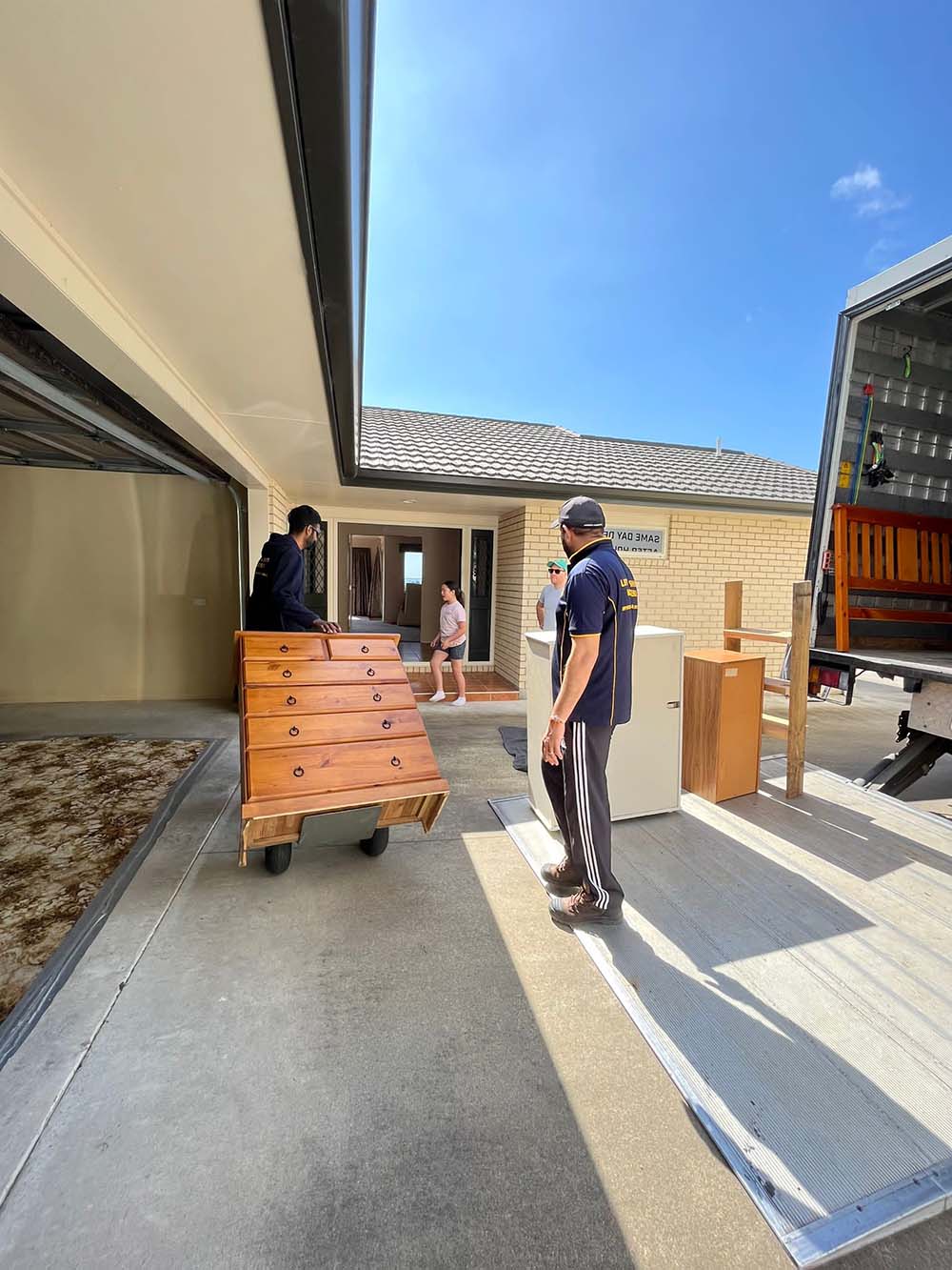 Moving Company in Tauranga, NZ | Furniture Movers in Tauranga | Lift & Shift Movers